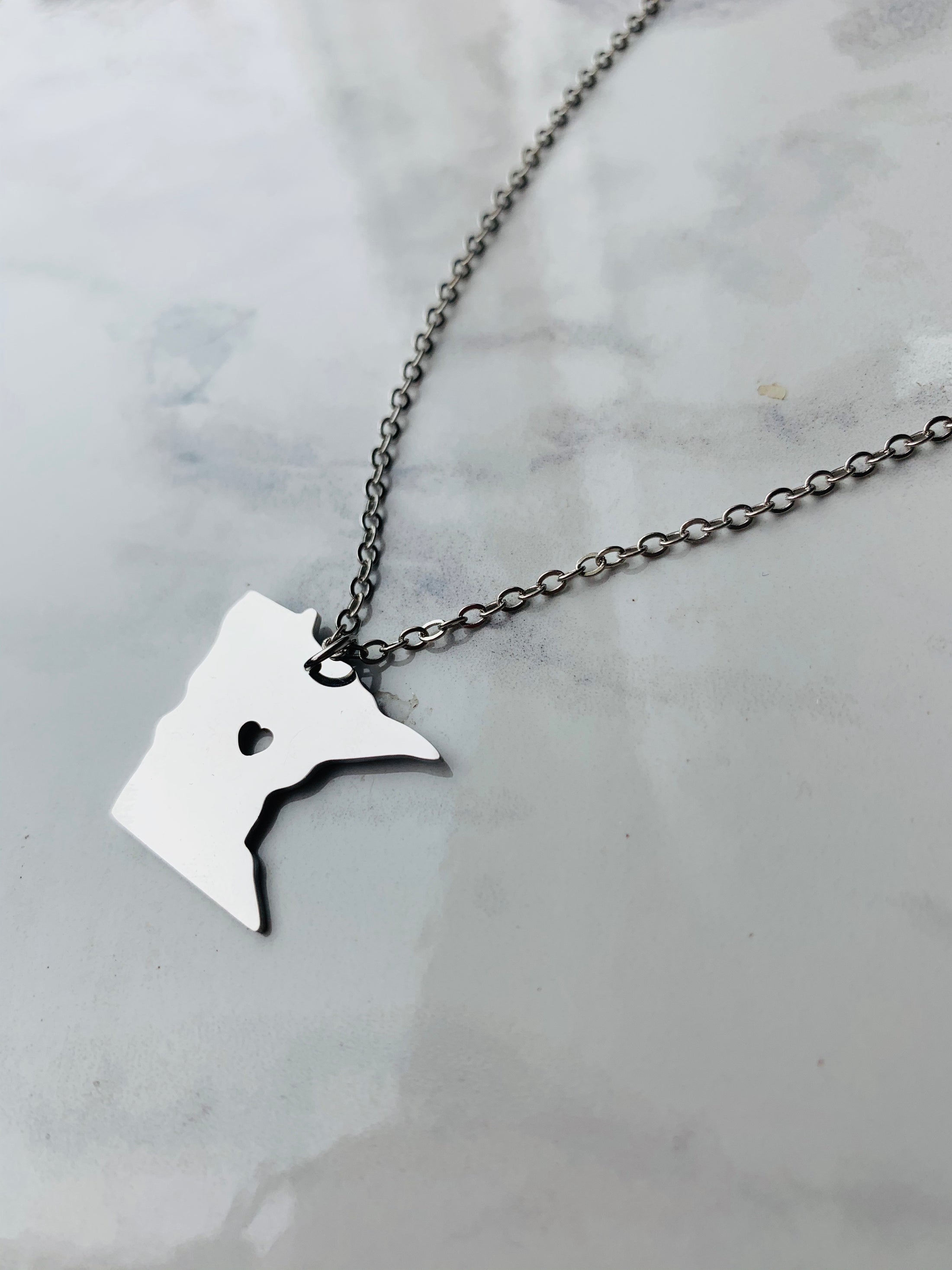State necklaces! Stainless steel | All states available | Heart in mid ...
