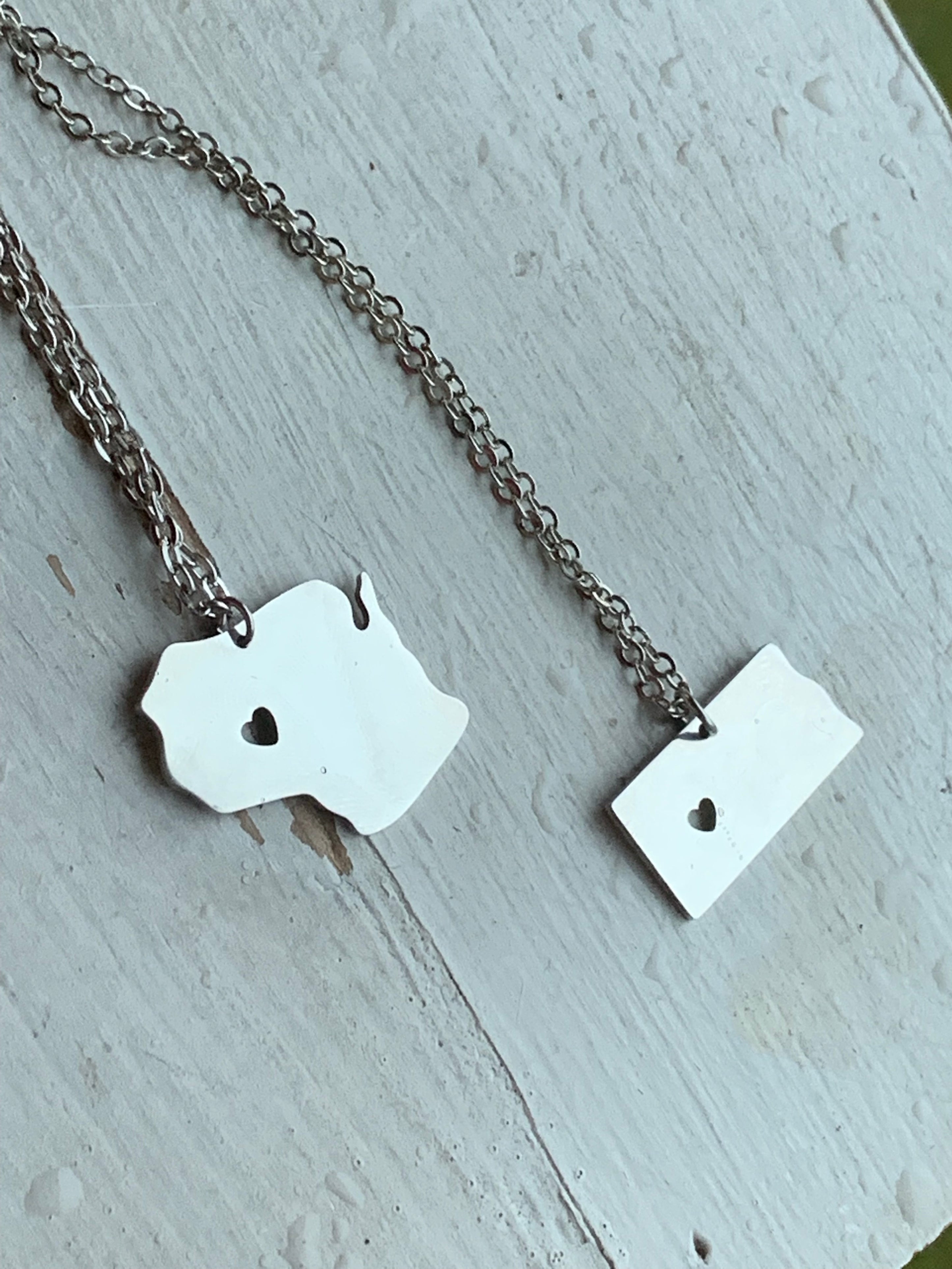 State necklaces! Stainless steel | All states available | Heart in mid ...